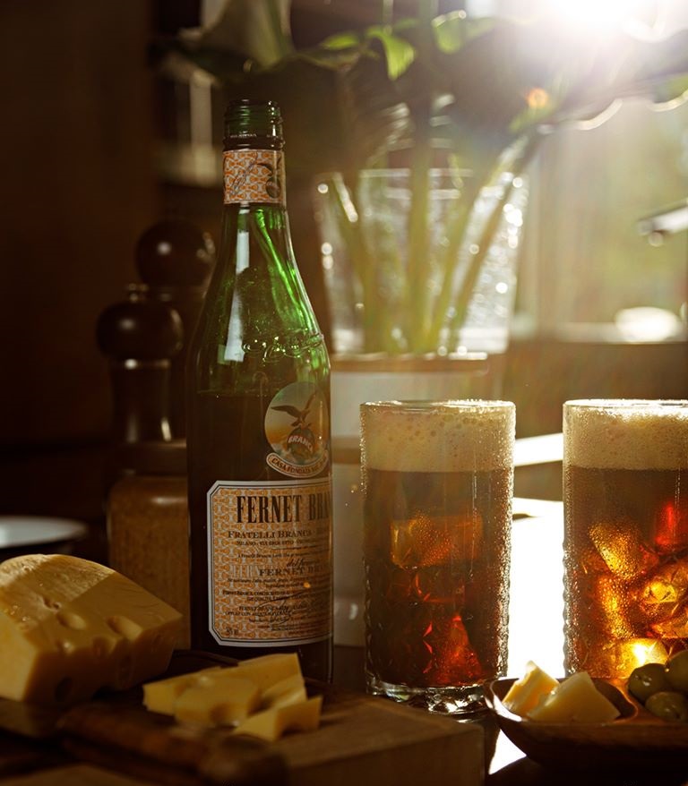 Fernet Branca celebra la amistad con una promo para ganarte botellas ...