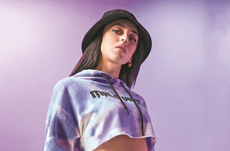 Nicki Nicole • Años luz – El Planeta Urbano