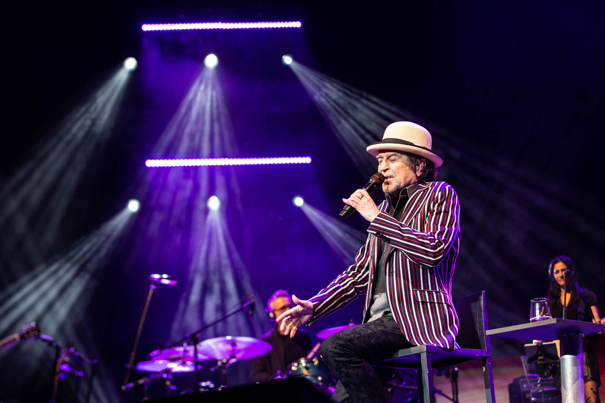 Con canciones inoxidables y un show poderoso, Joaquín Sabina regresó a ...