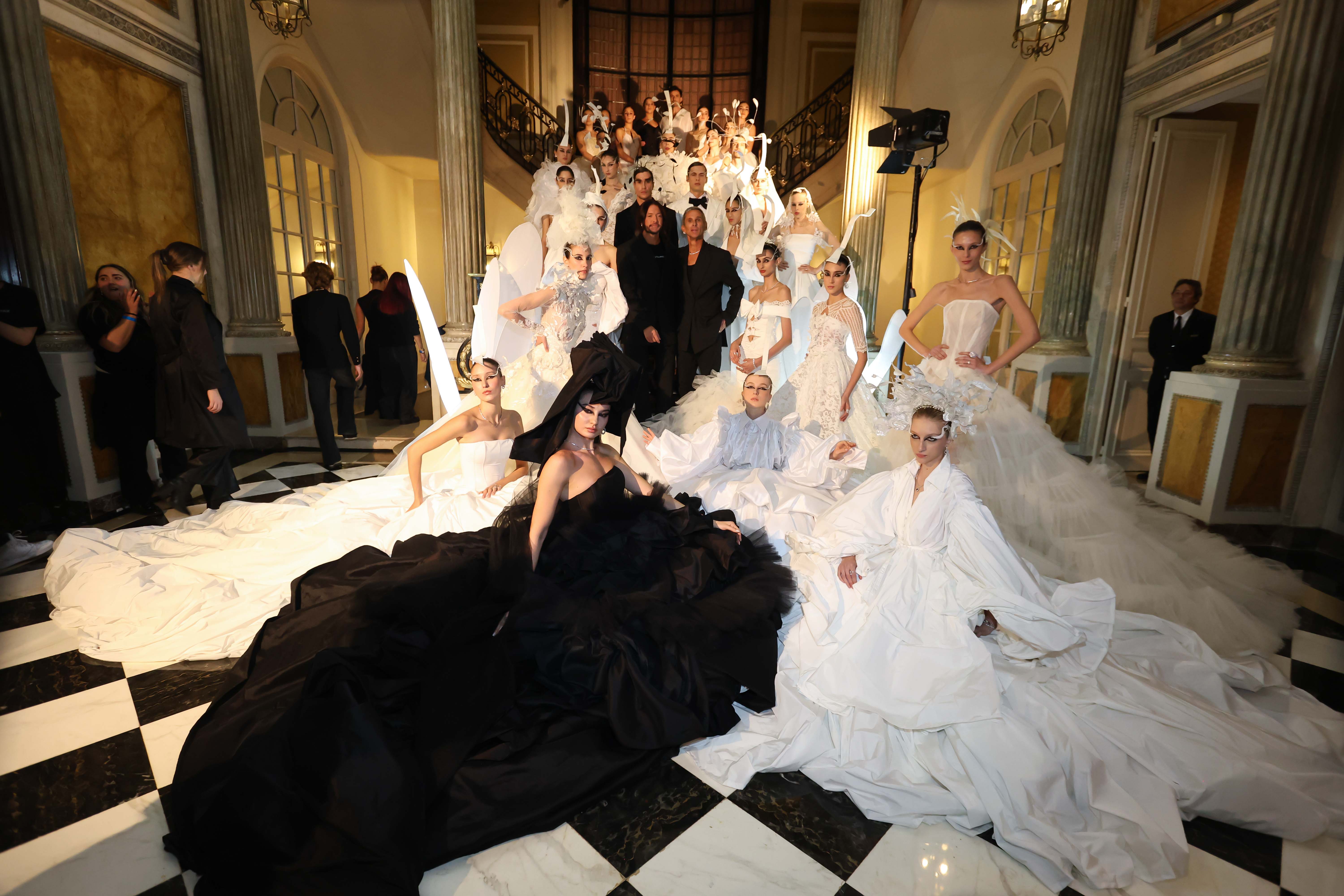 La colección nupcial de Atelier Pucheta Paz: “Lo luminoso y lo oscuro ...
